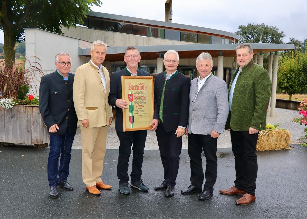 Ehrenring als Zeichen des Danks für die Leistungen - Hartberg-Fürstenfeld
