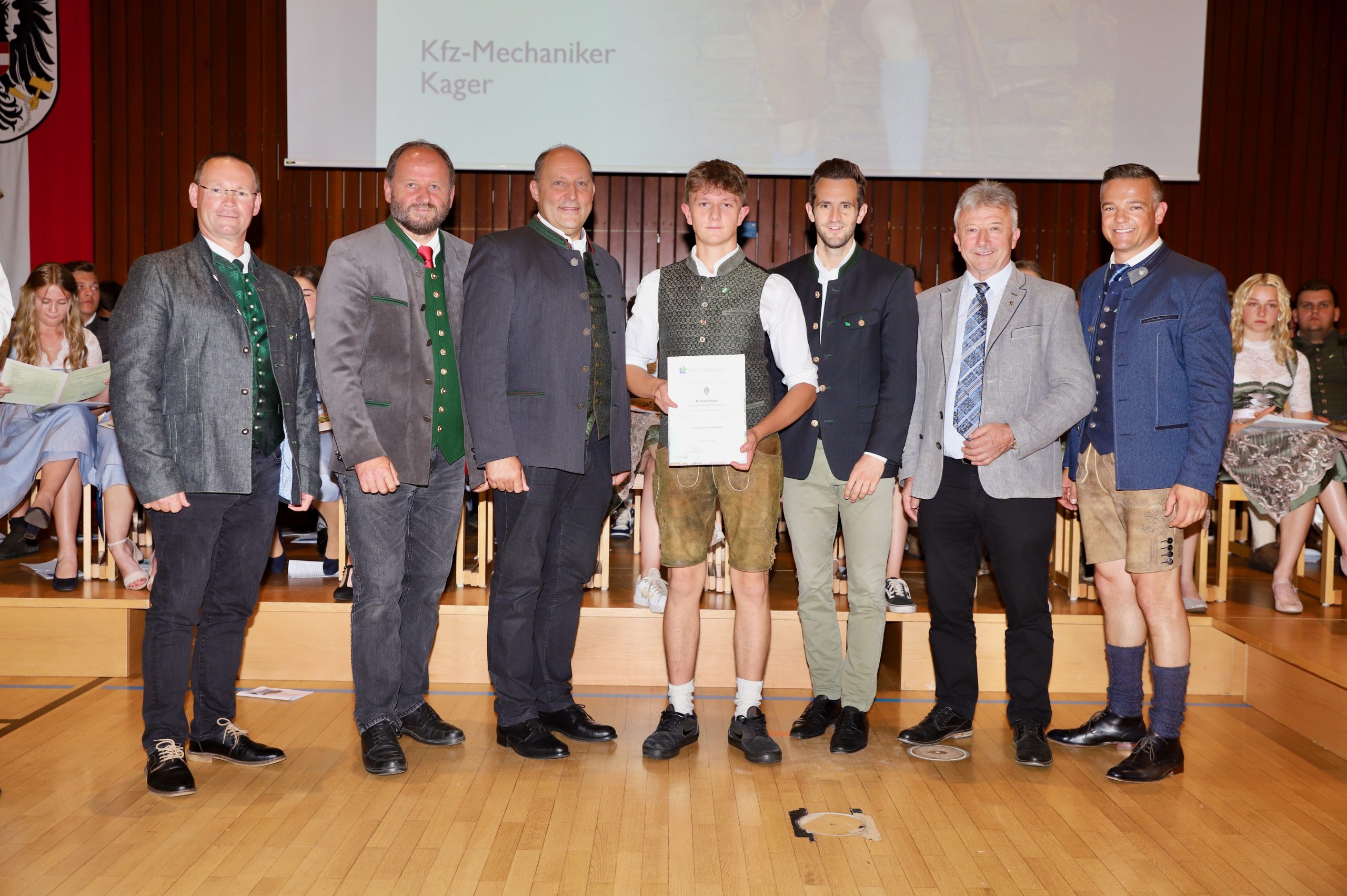 Absolventen der LSF Kirchberg am Walde feiern ihren Erfolg - Hartberg ...